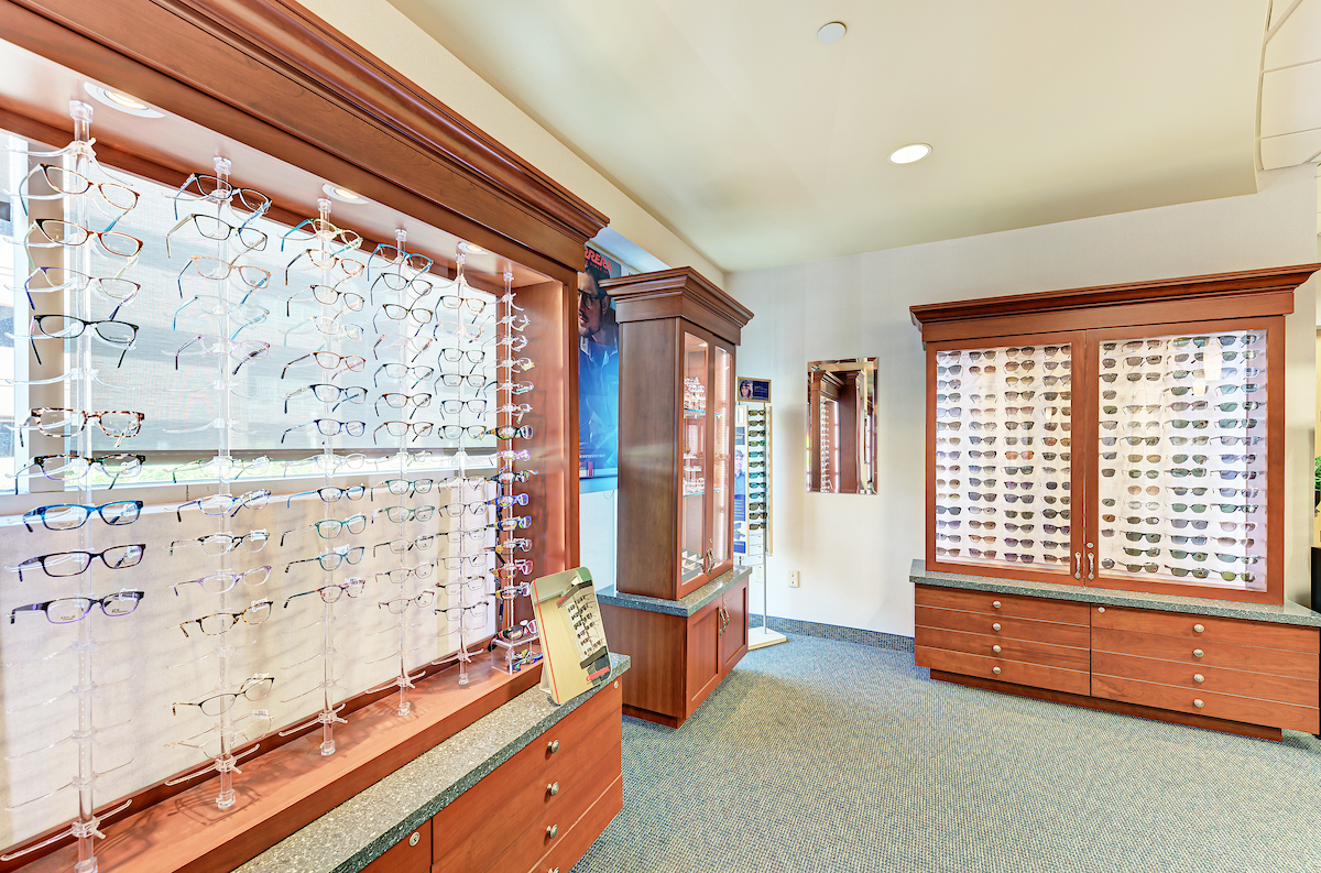Vision Center/Optical Services | Midwestern University Clinics